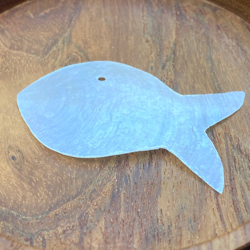 1-hole 5cm Capiz FISH (10) – Bead Shack